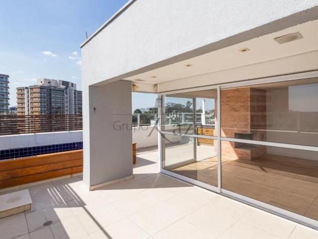Cobertura Duplex Alto de Pinheiros 3 Dormitórios 241m²
