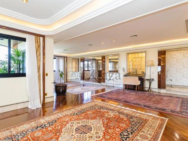 Cobertura Duplex Alto de Pinheiros 4 Suítes 886m²