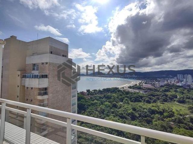 Cobertura duplex beira mar com varandas vista mar e lazer completo na Praia da E