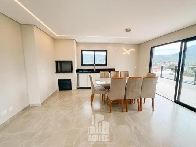 Cobertura duplex com 4 dormitórios em Caiobá