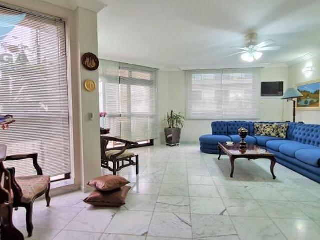 Cobertura duplex com 6 dormitórios sendo 5 suítes à venda, 4 vagas de garagem, 305 m² por R$ 2.800.0