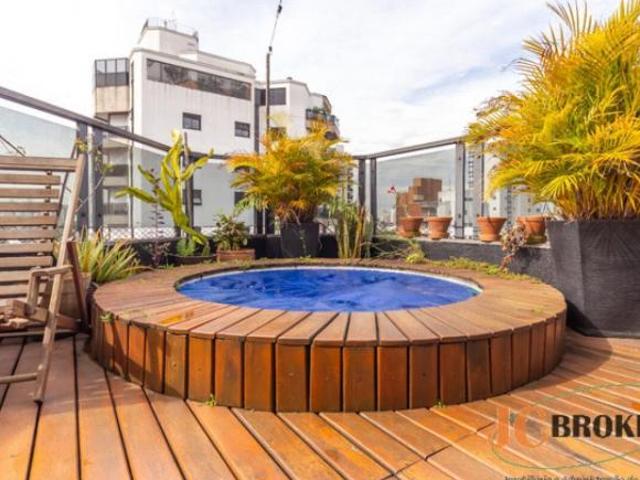 Cobertura duplex com 80m²