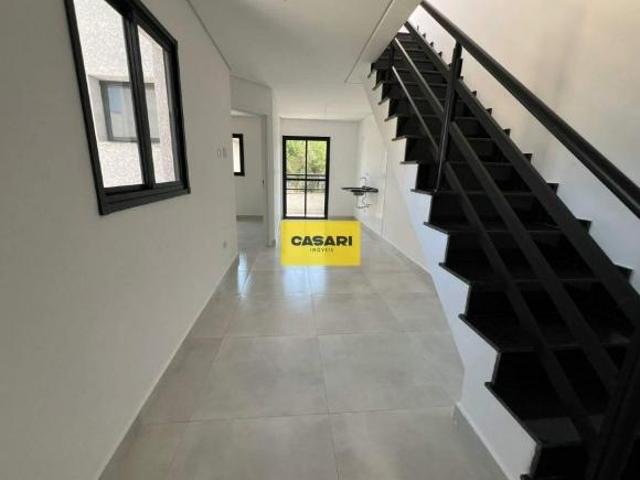 Cobertura duplex com 93m² privativos em prédio com elevador e condomínio de baix