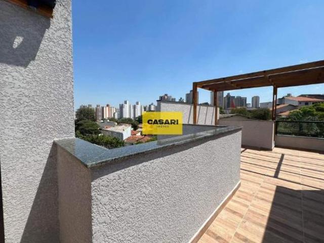 Cobertura duplex com 93m² privativos em prédio com elevador e condomínio de baixo valor. São 2 quart