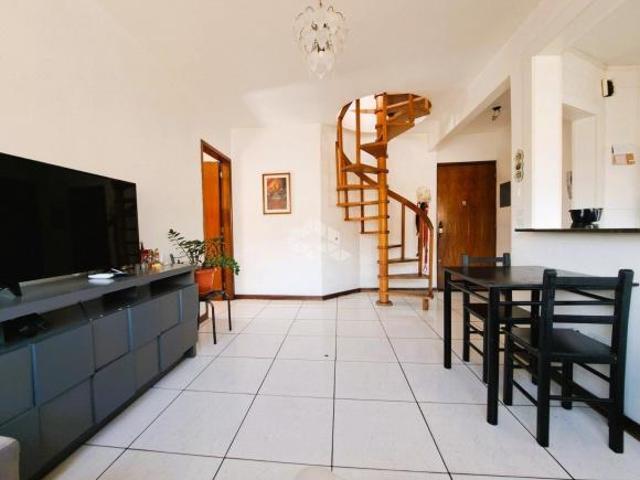 Cobertura duplex com 130m² reformada com vista incrível próximo ao Zaffari da Av