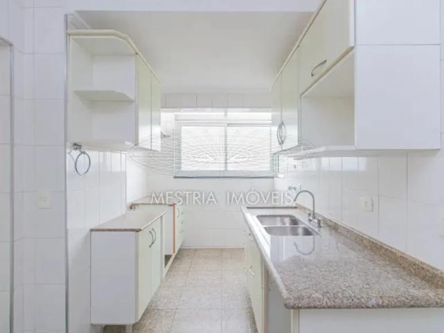 Cobertura duplex com 168,52 m² | 3 vagas | Ideal para ser modernizada!