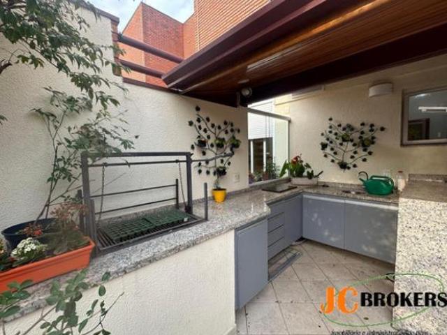 Cobertura duplex com 250 m², Terraço gourmet, 4 suítes, Amplo living para 2 ambientes, 3 Vagas
