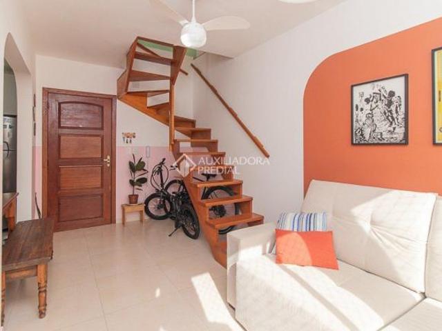 Cobertura Duplex com 2 quartos, suíte e vaga escriturada no Cristal