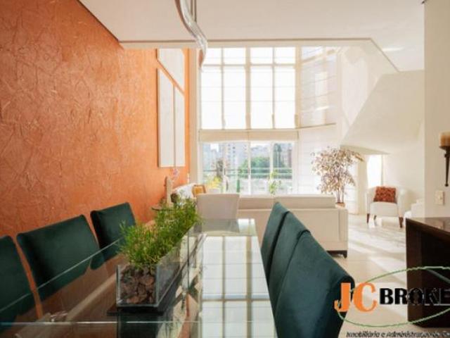 Cobertura duplex com 347 m², área de lazer com piscina e churrasqueira, 4 dormitórios, 5 Vagas