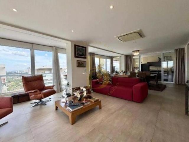 Cobertura duplex com 378m², 4 suítes e 5 vagas de garagem no Campo Belo