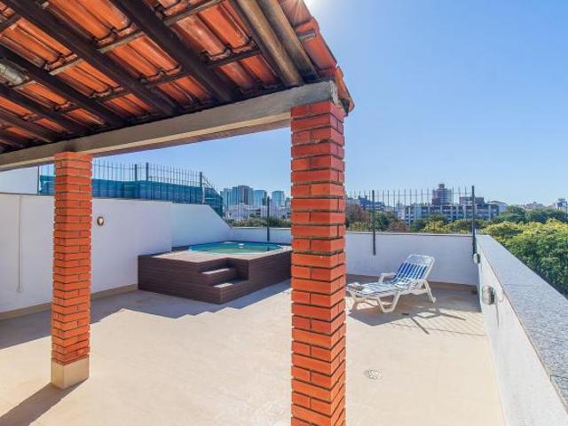 COBERTURA DUPLEX COM 3 DORMITÓRIOS E PISCINA