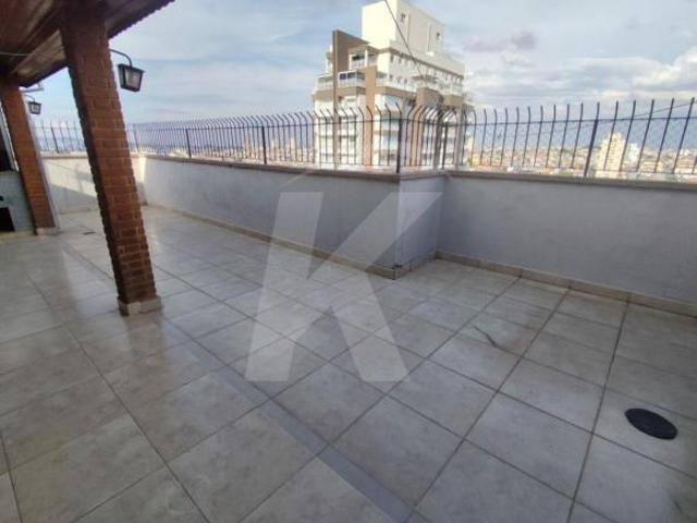 Cobertura duplex com 3 dormitórios, 1 suíte, na Av. Julio Buono