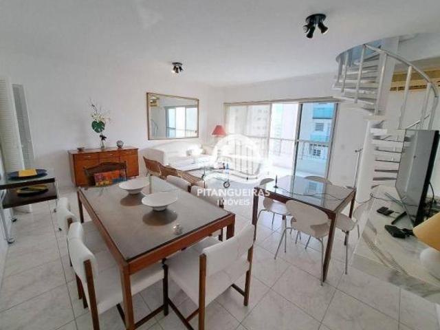 Cobertura Duplex com 3 quartos sendo 1 suíte no Centro do Guarujá, uma quadra da praia com piscina e
