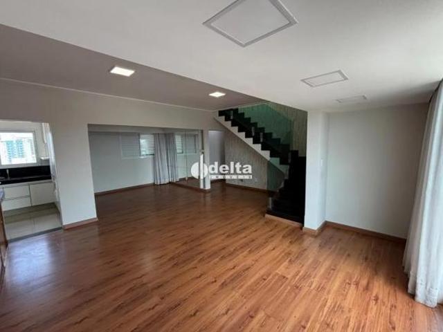 Cobertura duplex com 3 quartos sendo 2 suite disponível para venda e locação no bairro Saraiva em Ub