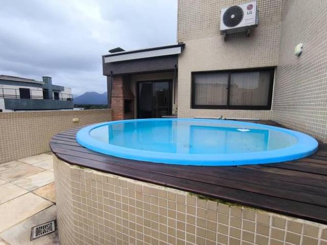 Cobertura duplex com 3 quartos, pertinho da praia, na Riviera