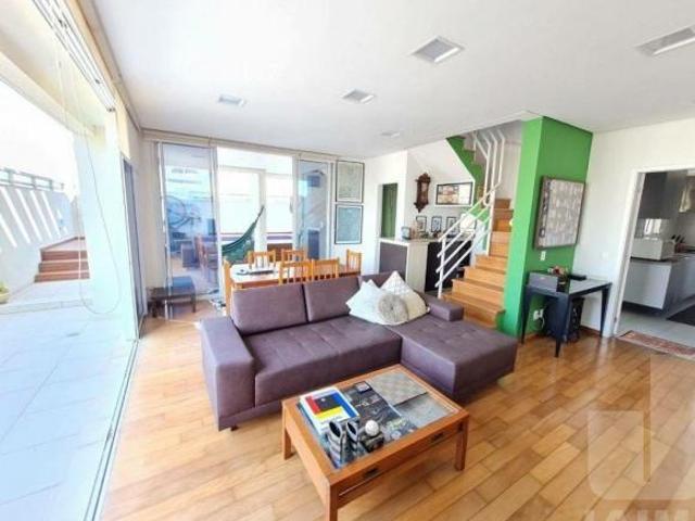Cobertura duplex com terraço privativo, piscina e churrasqueira | 200 m² | 4 dormitórios | 4 vagas