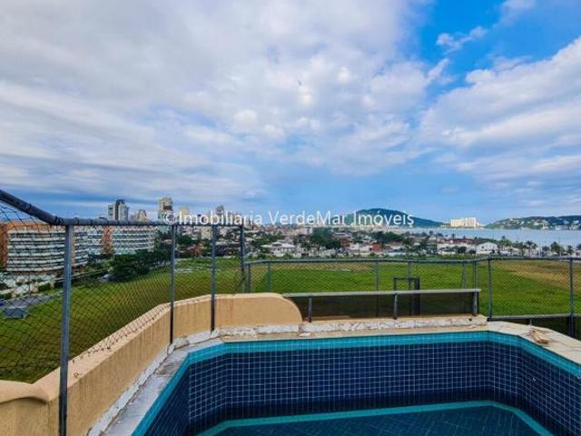 Cobertura Duplex com vista ao mar à venda na praia da Enseada em Guarujá