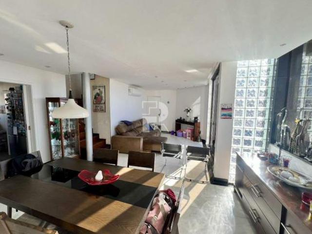 Cobertura Duplex com Vista Definitiva, Piscina Privativa e 4 Vagas – 295m²