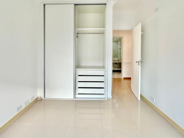 Cobertura duplex com vista mar para locação em Ipanema