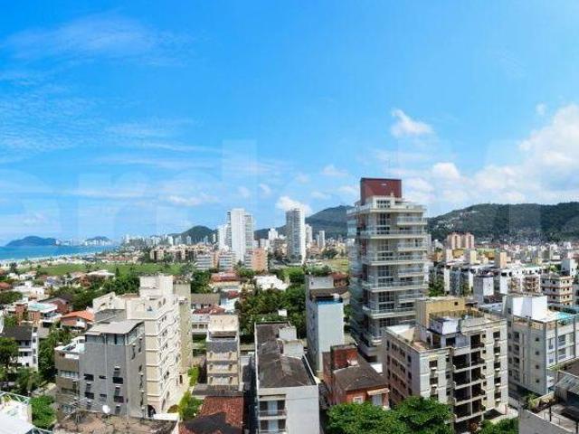 Cobertura duplex com vista para o mar na praia da Enseada em Guarujá
