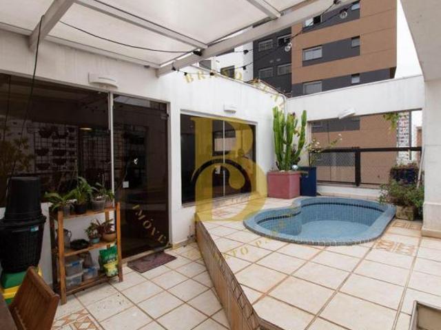 Cobertura duplex com acabamentos refinados e localização cobiçada no Campo Belo