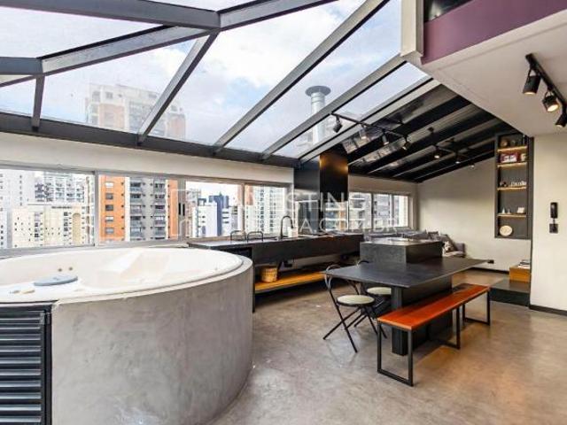 Cobertura duplex com atmosfera urbana em pleno Agua Verde!