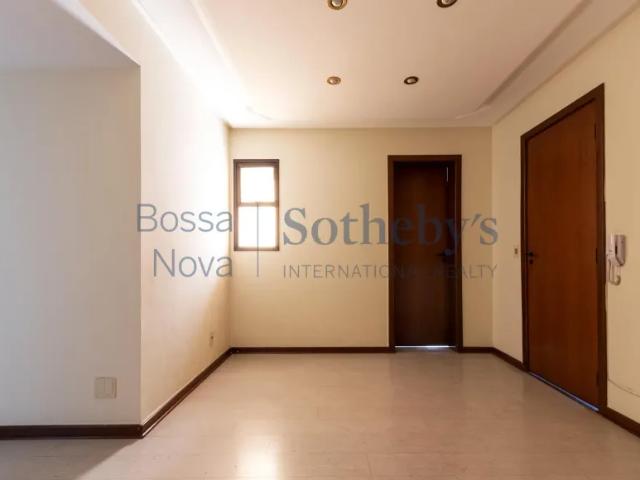 Cobertura duplex com espaço gourmet e lareira em edifício com lazer completo