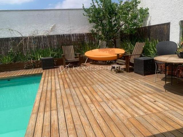 Cobertura duplex com piscina no Itaim Bibi, ampla e ensolarada