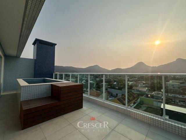 Cobertura duplex com piscina à venda em Caiobá