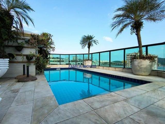 Cobertura duplex com piscina à venda na Ponta da Praia em Santos