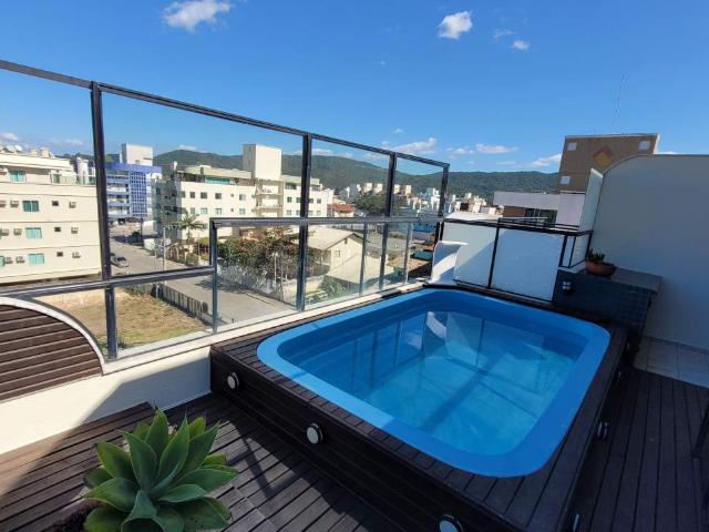 Cobertura duplex com piscina ar condicionado praia de Bombas SC Ref.: B663