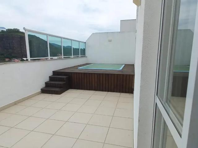 Cobertura duplex com Piscina e 3 quartos sendo 2 suites. Condomínio completo