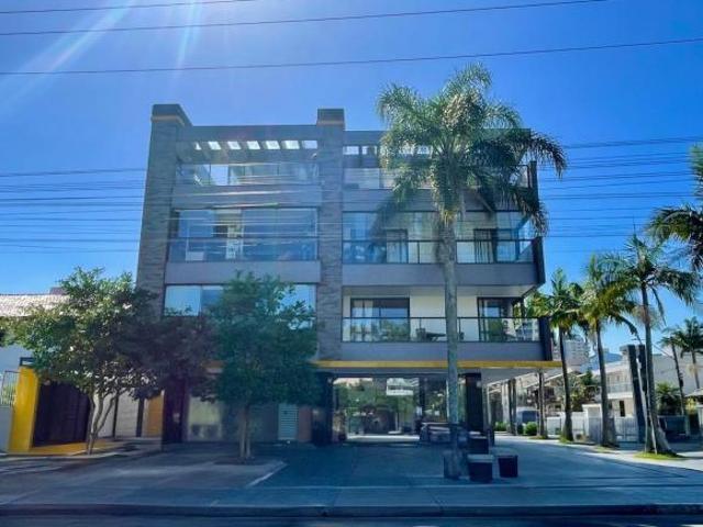 Cobertura Duplex com Piscina e Vista para Lagoa do Violão no Bairro