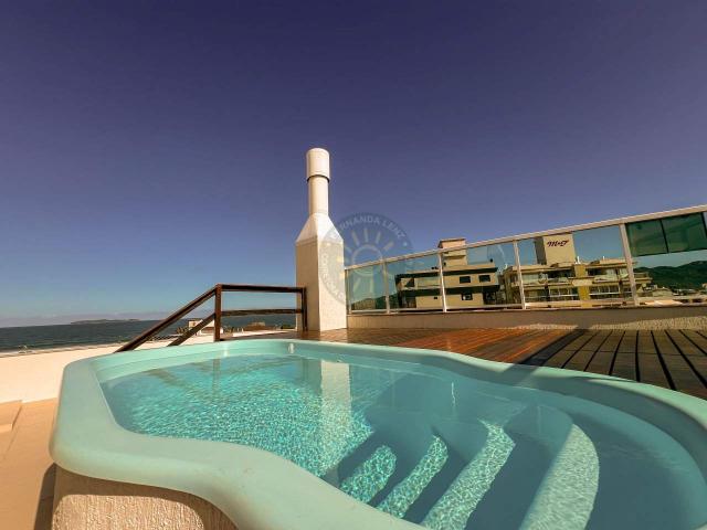 Cobertura Duplex com piscina localizada a 60 metros da praia de Canto Grande Exclusivo