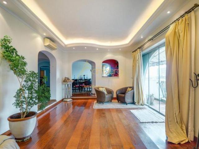 Cobertura duplex com piscina, 4 quartos sendo 2 suítes, living para 3 ambientes, 3 vagas fixa