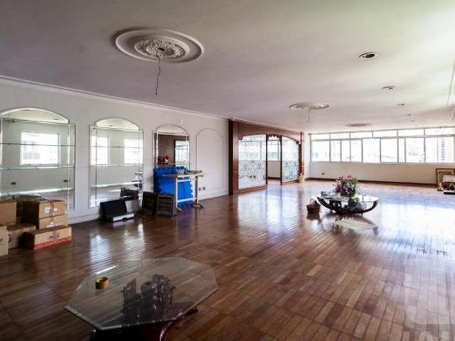 Cobertura duplex com quase 600m2 para reforma em excelente localização do Jardim Paulista!