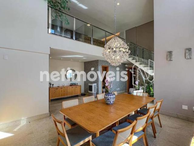 Cobertura duplex de luxo à venda com vista privilegiada