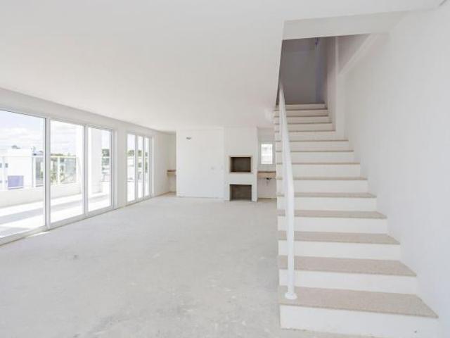 Cobertura duplex de 164 m² + 43 m² de terraço, 3 suítes e 3 vagas no Batel
