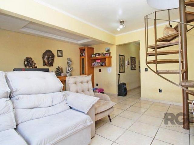 Cobertura duplex de 2 dormitórios garagem e semi mobiliado, bairro Cidade Baixa