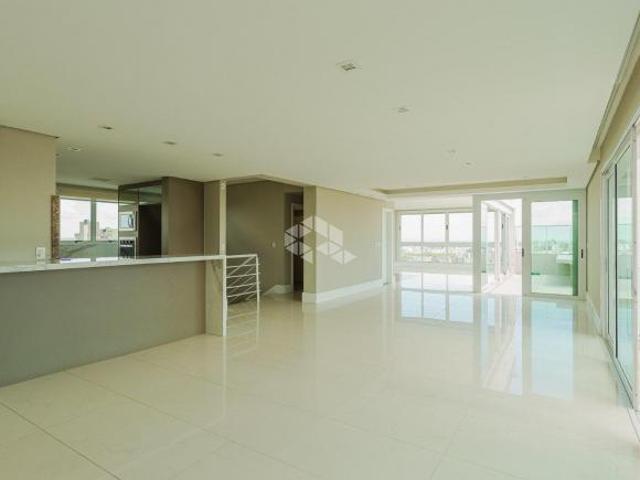 Cobertura duplex de 394 m² com 3 suítes, terraço com spa e 7 vagas