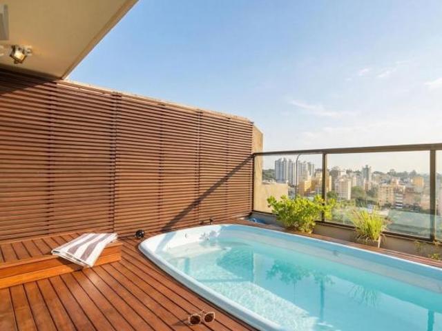 Cobertura Duplex de 318m com Piscina Privativa, Energia Solar e Vista Panorâmica