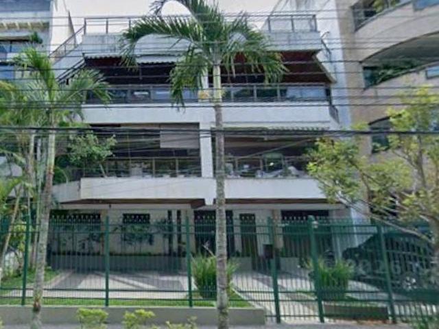 Cobertura Duplex de 338m² à Venda na Barra da Tijuca – 4 Quartos, Piscina e 3 Vagas