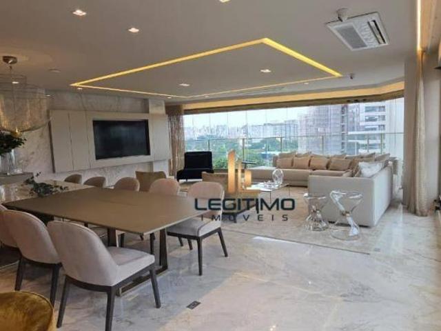 Cobertura Duplex de 3 suítes à venda na Moema, 291 metros privativos, 4 vagas demarcadas, lazer comp