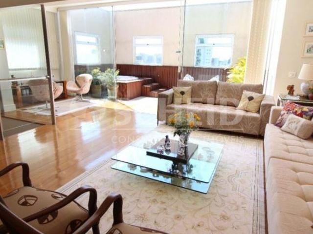 Cobertura duplex de 425m² com vista para o Ibirapuera no Paraíso