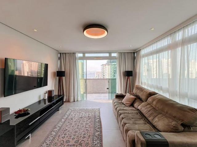 Cobertura Duplex de Luxo decorada com vista para o mar á venda na Praia do T.