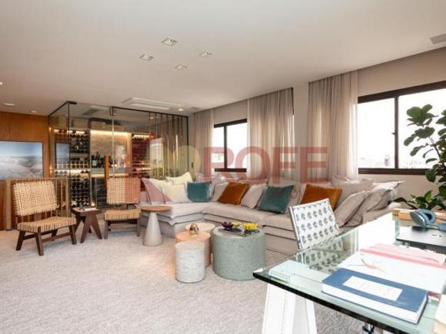 Cobertura Duplex Exclusiva à Venda em Moema | 400 m² | Porteira Fechada | Piscina Privativa | 4 Vaga