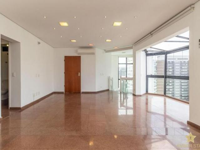 Cobertura duplex em Moema com vista panorâmica permanente
