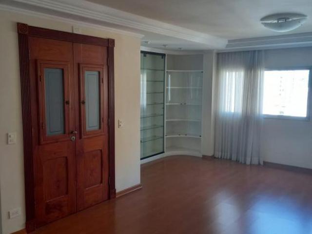 Cobertura duplex em Campo Belo com 445m², 4 suítes, 3 vagas