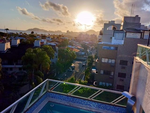 Cobertura Duplex em Guarujá para até 10 pessoas com Piscina e Churrasqueira Privativas