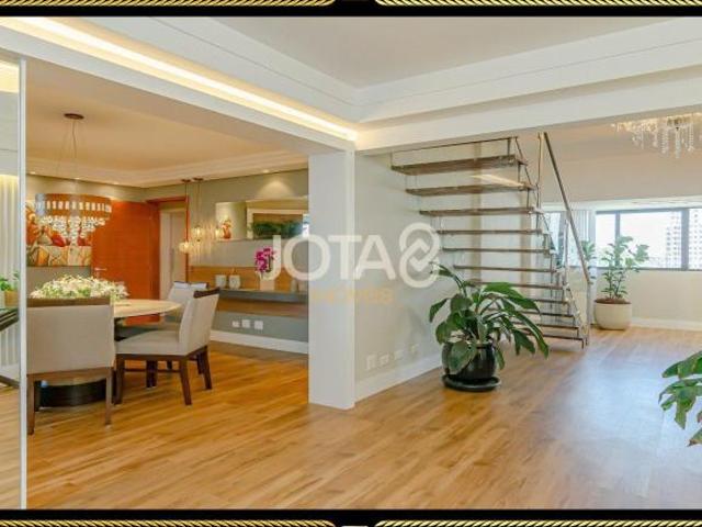 COBERTURA DUPLEX ENSOLARADA COM VISTA MARAVILHOSA DA CIDADE